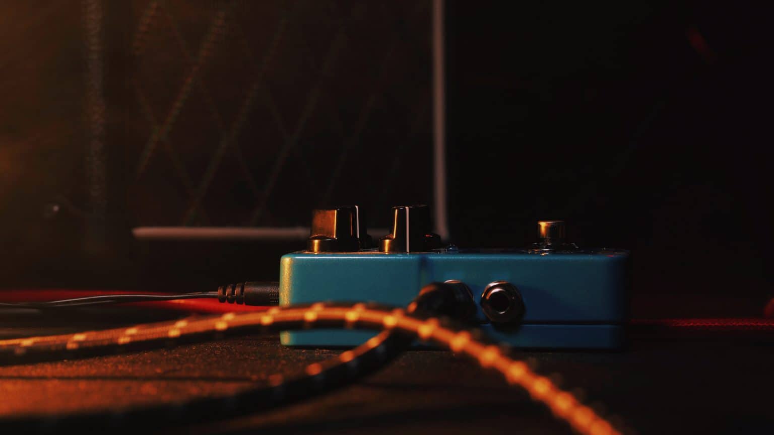 10 Must-Have Guitar Gadgets (For Every Guitarist) - Guitar Symphony